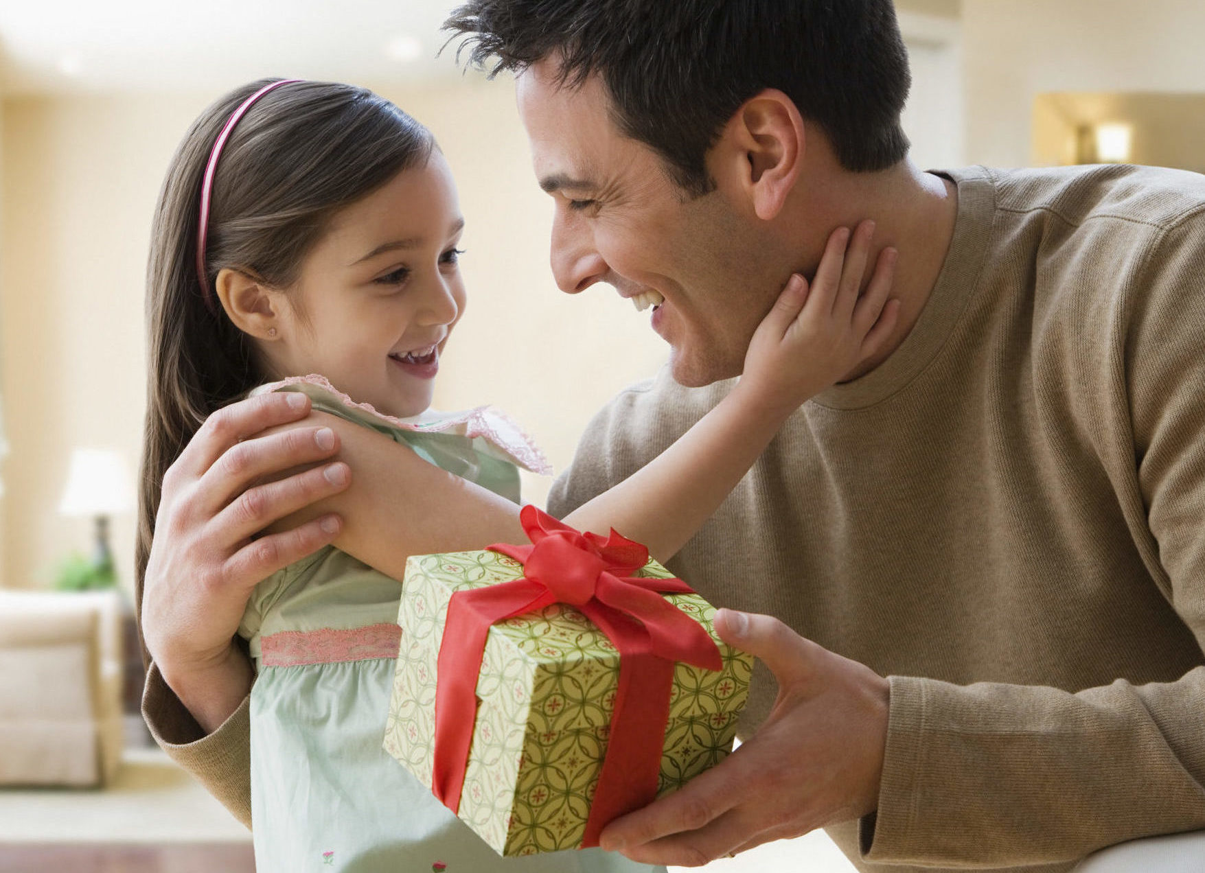 italki - IELTS SPEAKING PART 1 - Topic - Giving gifts: Q. When do ...