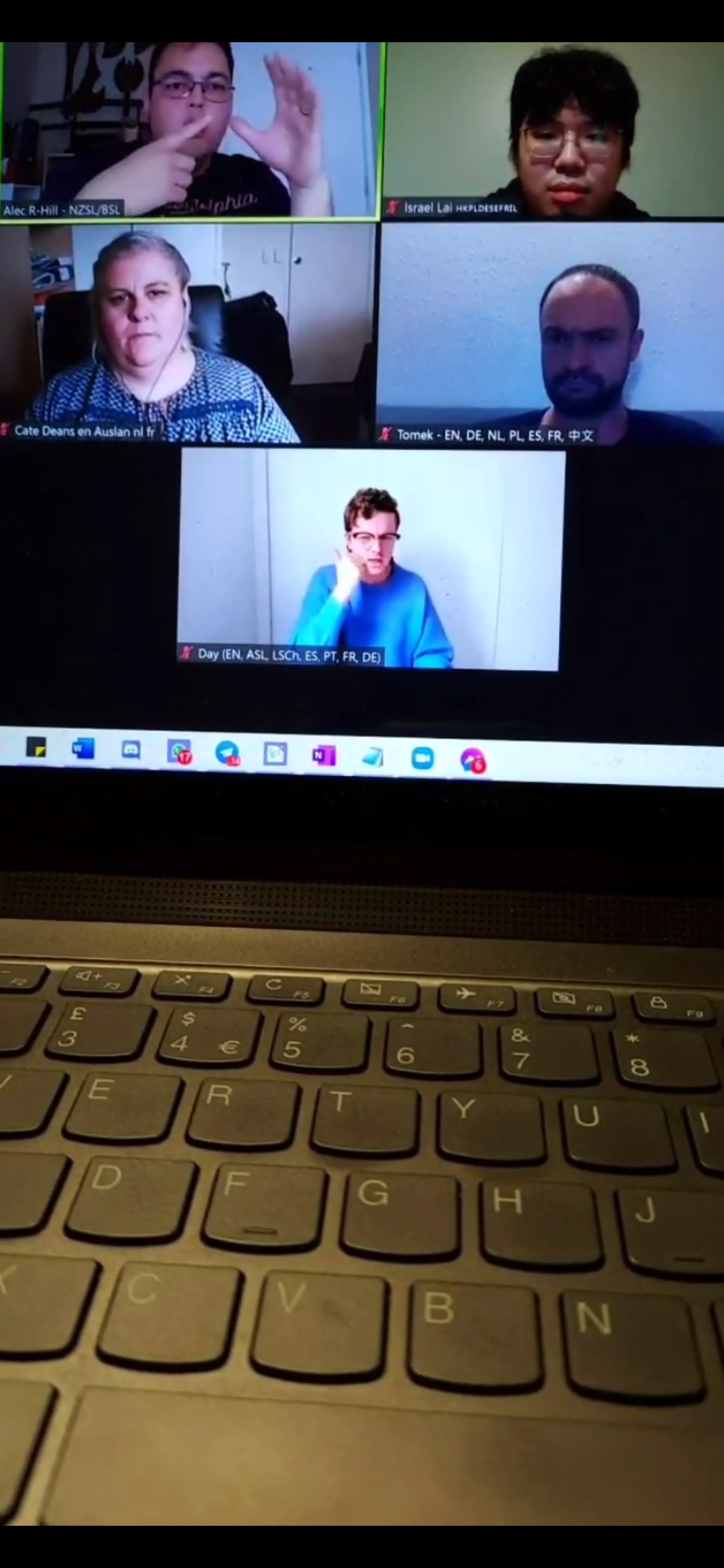 italki - Trying to pick out the twenty signs I know from this deluge of ...