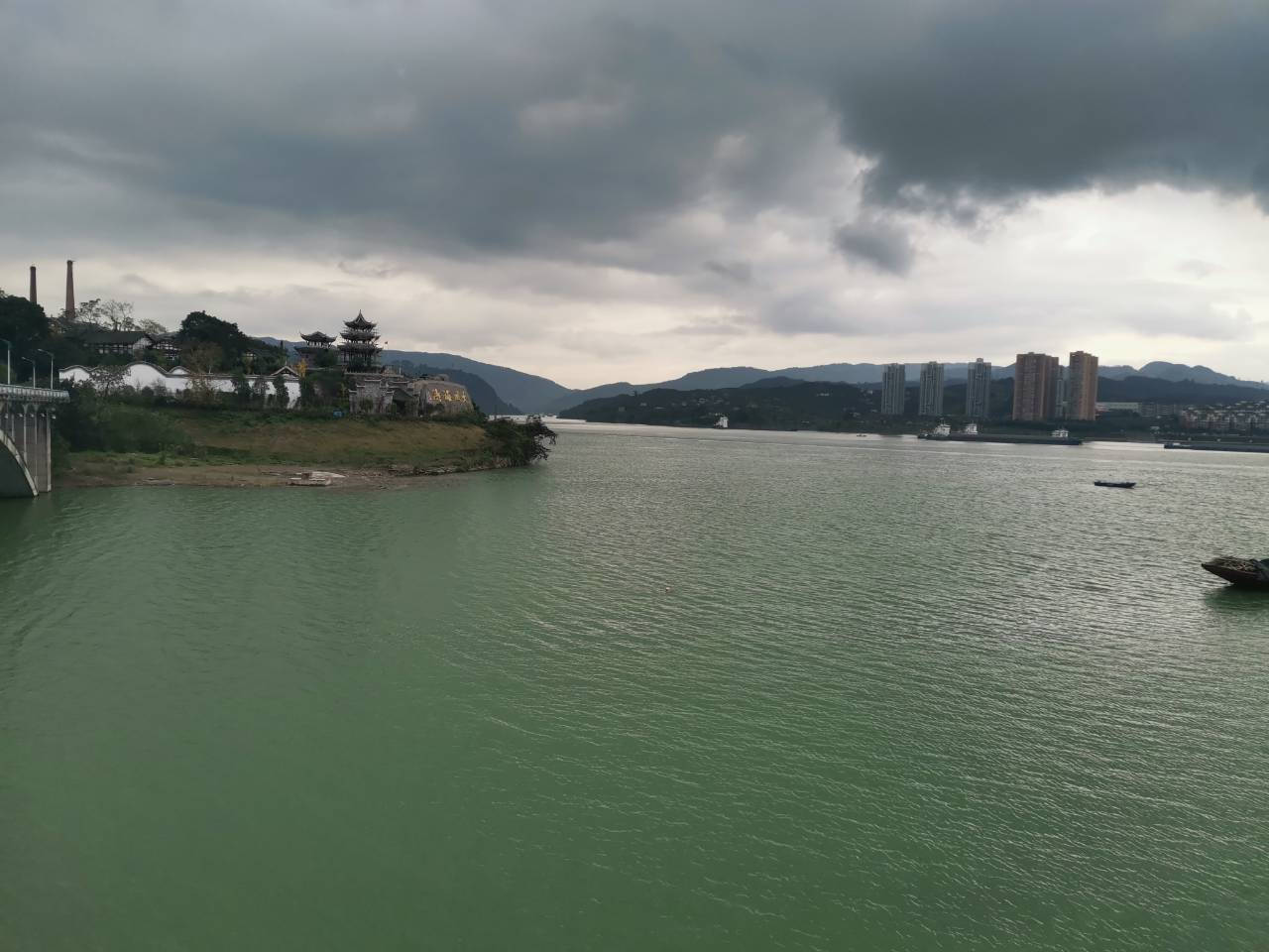 italki - oh, it's hard to say. sometimes i love my hometown, but sometimes i want to leave ...