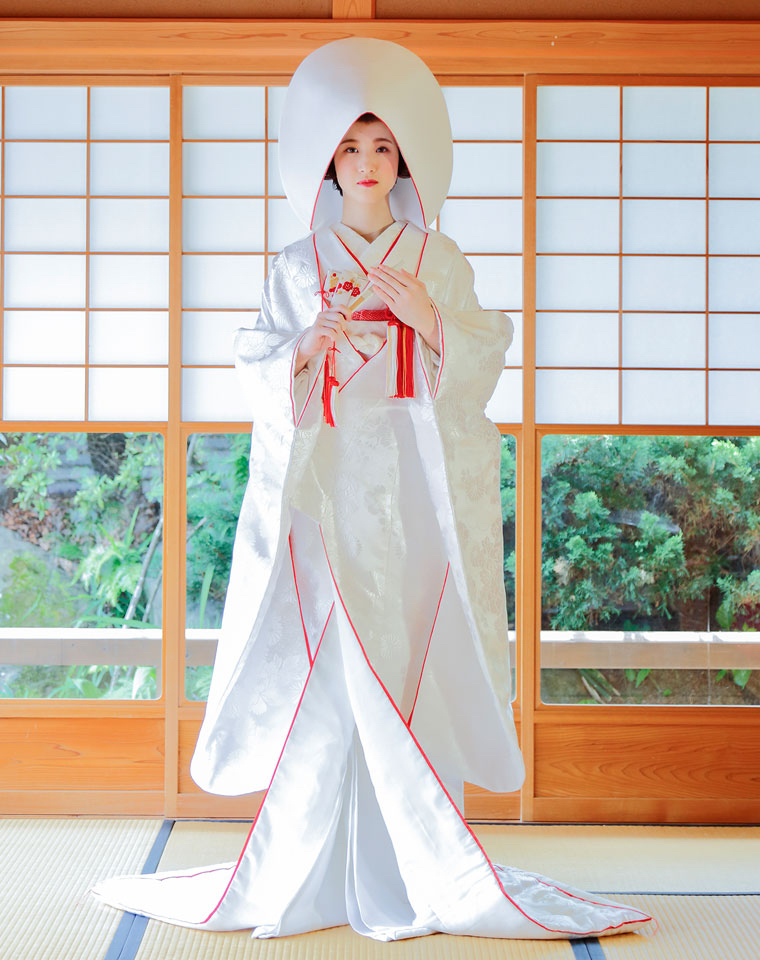 italki - Il y a deux types de costumes la robe blanche et les kimonos ...