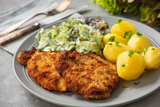 italki - Recently I ate schnitzel with fried fries and salad. It's a ...