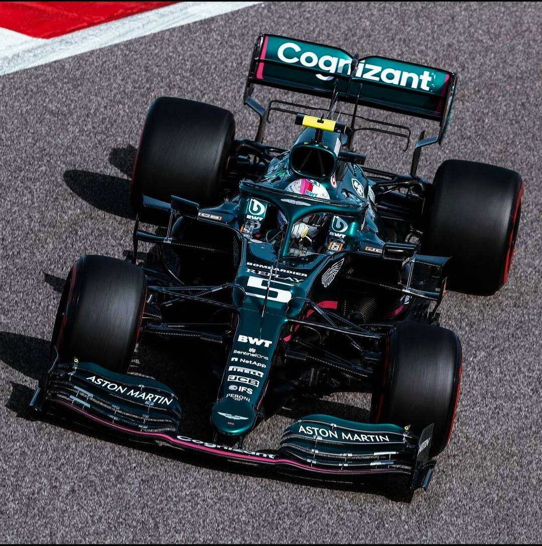 italki - In my opinion, Jim carrey is the best actor who does good ...