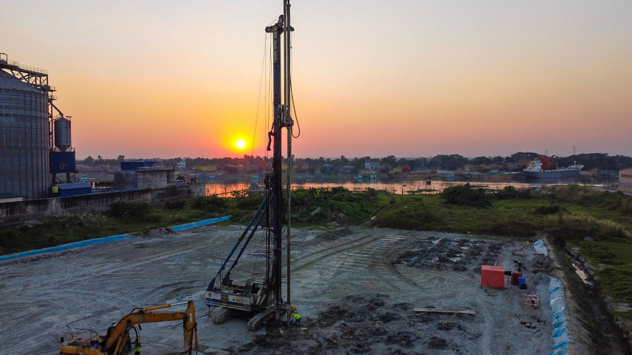 italki - In this photo you can find rig machine. There are several such ...