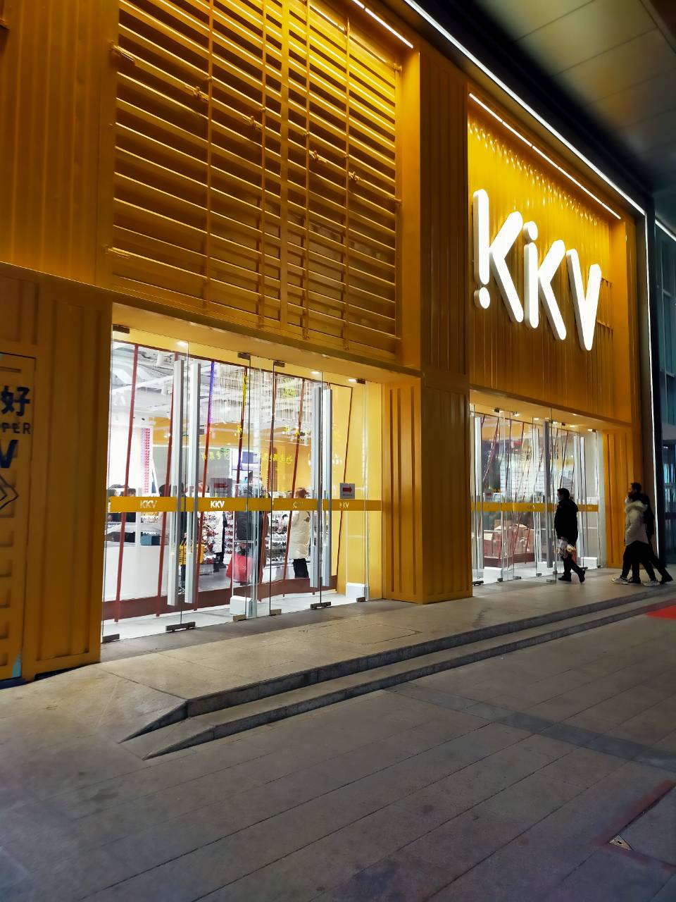 italki - Today is perfect. first I went to kikv, a large store that ...