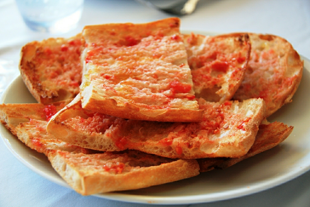 italki - El pan con tomate, también conocido como "pantumaca ...