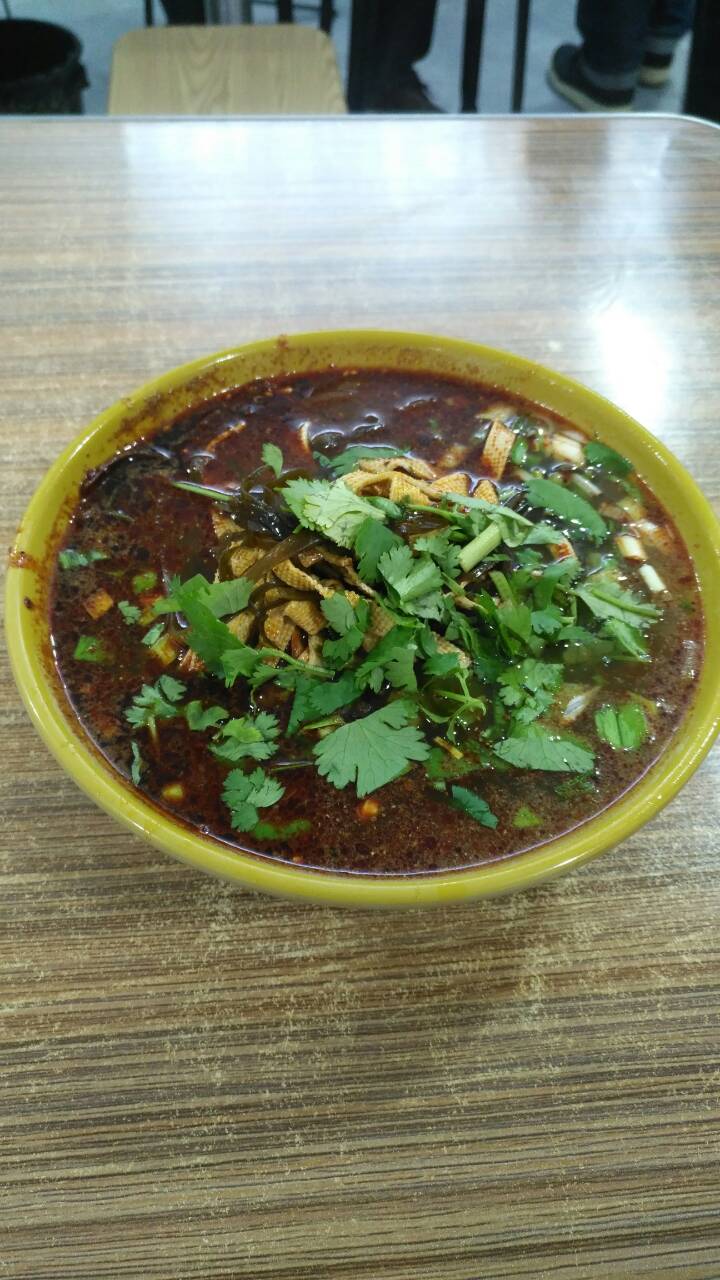 italki - 在西安，我们会吃这样的早餐 麻辣粉条和包子，你们喜欢这样的早餐吗？你们喜欢吃辣的吗？[Image]