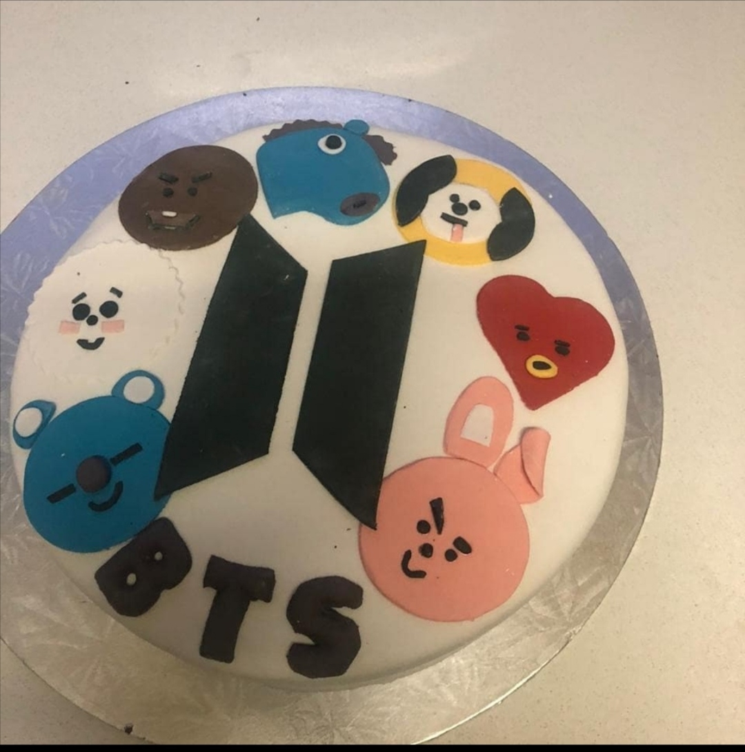 italki - Take a look at my BT21 cake. Are there any BTS fans here?[Image]
